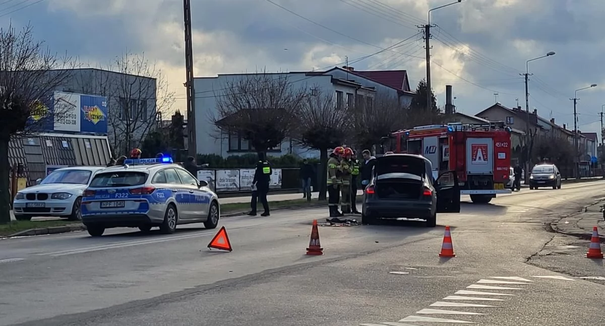 Niebezpieczne zdarzenie drogowe w Łowiczu! AKTUALIZACJA! (foto) - wiadomości Łowicz